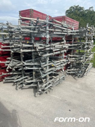 2025 Doka Universal bracket 90 | Versatile, Durable & Ready to Use! in ...