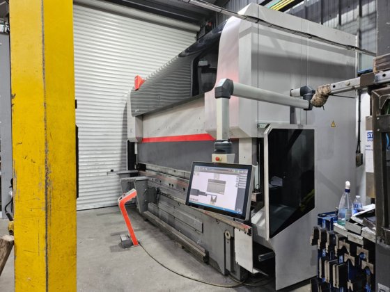 2016 Bystronic Xpert 320/4100 in Birmingham, England, United Kingdom