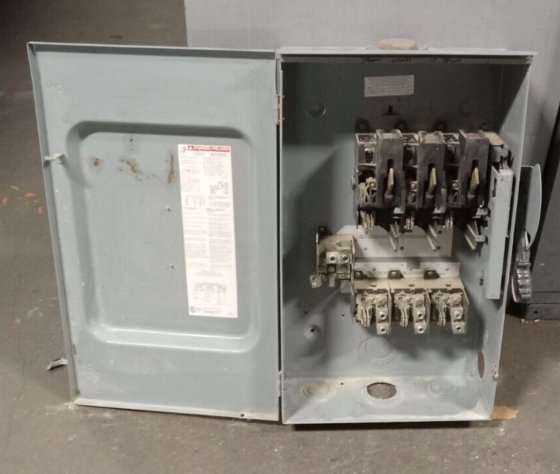 SQUARE D 200 AMP FUSIBLE 3R SAFETY SWITCH DISCONNECT 3 POLE 600 V AC/DC ...