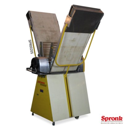 Rolling machine, Seewer Rondo-type Manomat in Andelst, Gelderland ...
