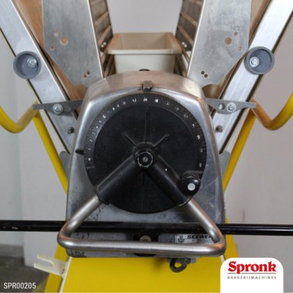Rolling machine, Seewer Rondo-type Manomat in Andelst, Gelderland ...