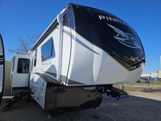2025 Jayco Pinnacle 32RLTS in Paso Robles, CA, USA