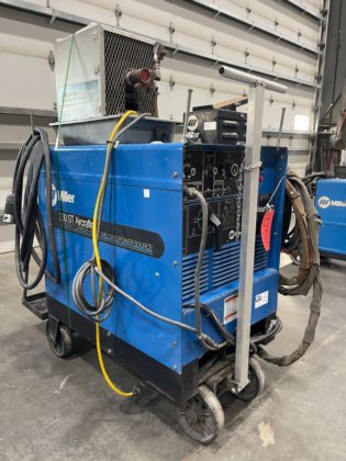 MILLER 330 ST WELDING POWER SOURCE WITH CHILLER in Detroit, MI