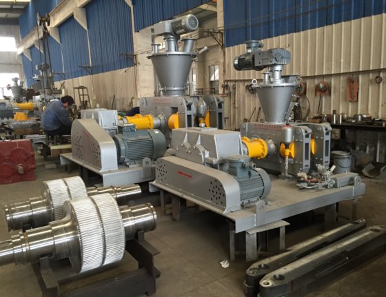 Mineral / chemical auger feeding double roller hydraulic compacting ...