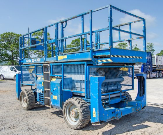 Genie GS4390 diesel driven scissor lift access platform Year: 2014 S/N ...