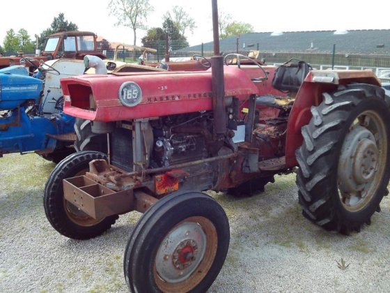 Massey Ferguson 165 in Chiché, Nouvelle-Aquitaine, France