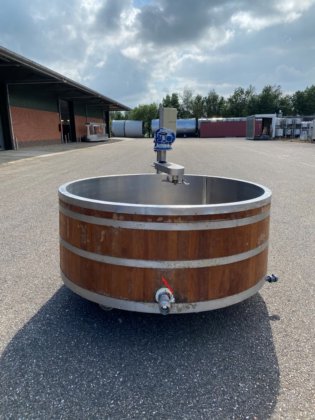 3570 Open-cheese-vats in Molenaarsgraaf, South Holland, Netherlands