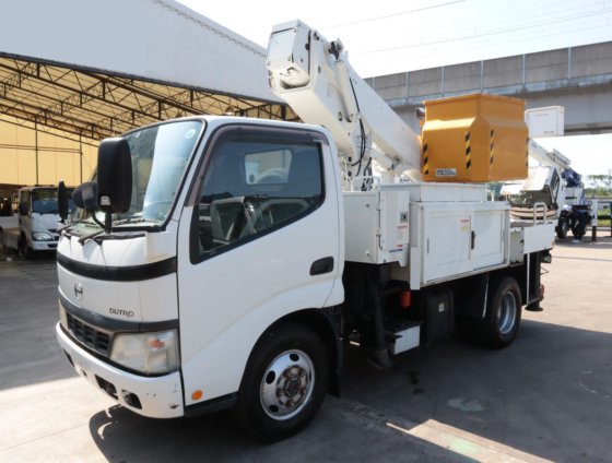 Hino Dutro Compact Aerial Work Platform Vehicle PB-XZU378M in Tokyo, Japan