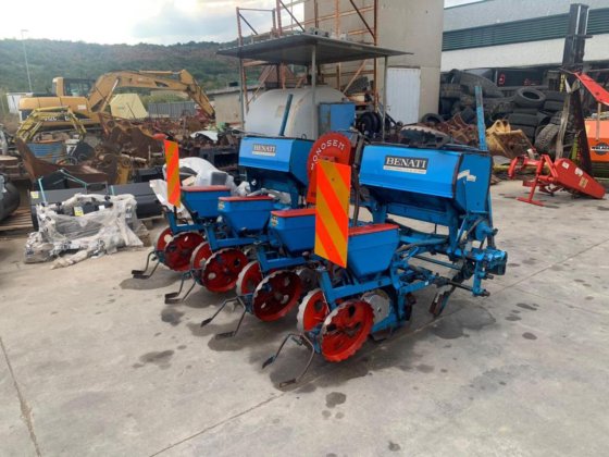 Usata SEMINATRICE MAIS MONOSEM in Viciomaggio, Italia