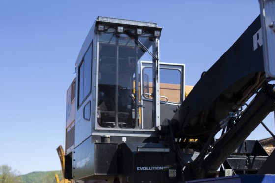 Evolution 960/965 Diesel Loader in Sainte-Justine, Quebec, Canada