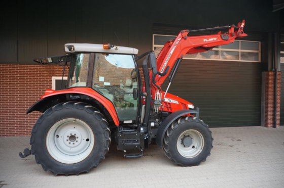 2018 Massey Ferguson 5710S Dyna-4 Front Loader in Borken, Germany