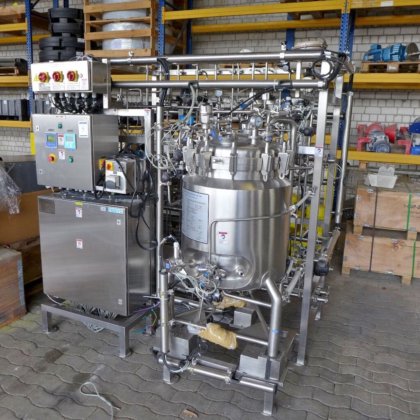 Pharma processing skid including 100 liter heat-/coolable pressure tank ...