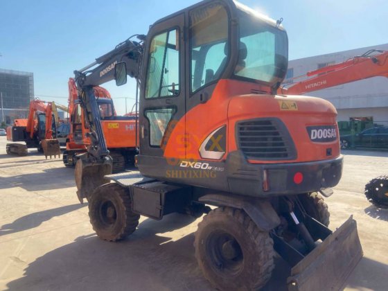 2016 Doosan DX 60 W in China
