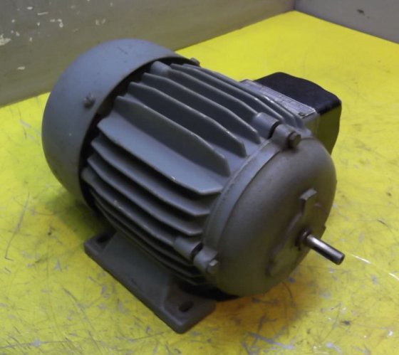 Electric motor 0.25 kW 1380 rpm from HEW - R71K / 4 16044 in ...