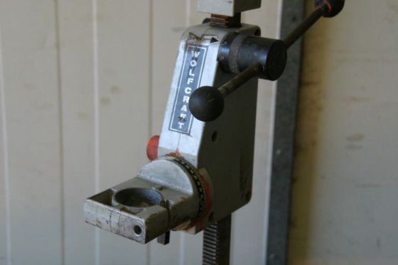 D'occasion Support de perceuse de Wolfcraft - avec table croisée 12600 ...