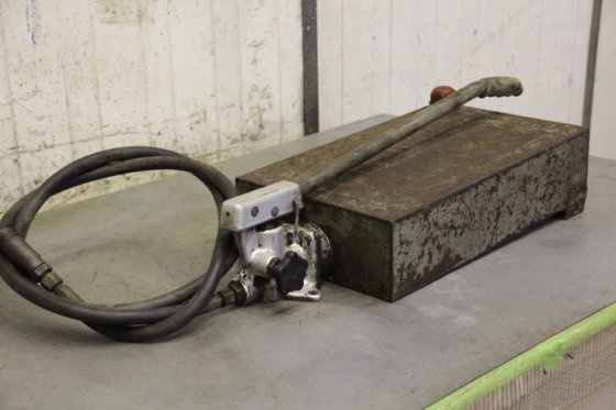 Lukas hand hydraulic pump 450 bar - ZPH 10/25 28167 in Wiefelstede, Germany