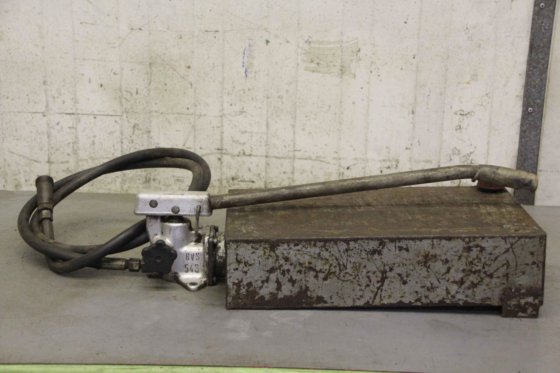 Lukas hand hydraulic pump 450 bar - ZPH 10/25 28167 in Wiefelstede, Germany