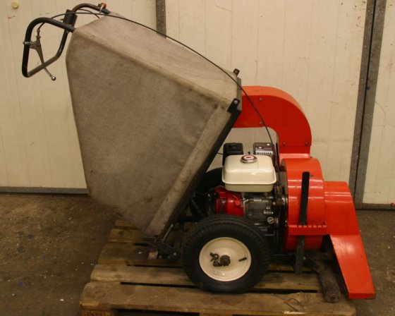 Self-propelled suction and blower from Scavenger - 800 5419 in ...