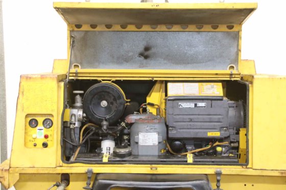 Construction compressor 3.1 m³/min from Atlas-Copco - XAS 55 30047 in ...