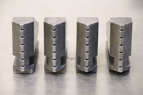 Interchangeable jaws four-jaw chuck from - width 22 mm 32085 in ...