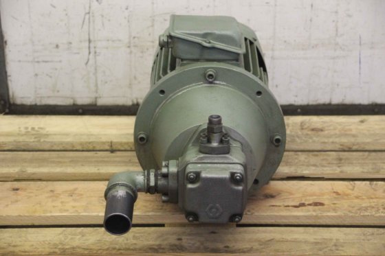 Hydraulic pump 7,5 kW from VEM Dorstener - KMER 132 AC P 27031 in ...