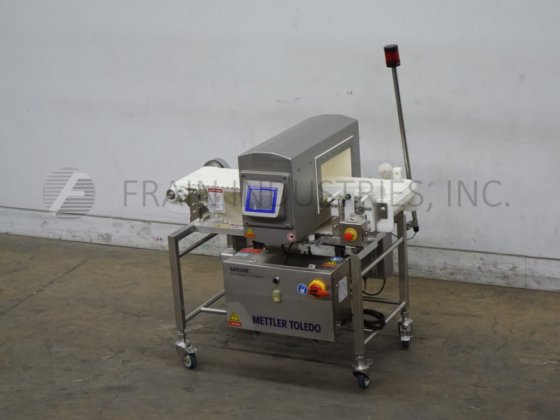 Safeline Metal Detector Conveyor SL1500 in Carol Stream, IL, USA Safeline Metal Detector Conveyor SL1500 in Carol Stream, IL, USA