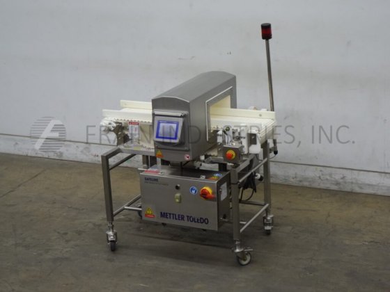 Safeline Metal Detector Conveyor SL1500 in Carol Stream, IL, USA Safeline Metal Detector Conveyor SL1500 in Carol Stream, IL, USA