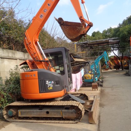 2016 Hitachi ZX75UR mini small backhoe equipment Japanese digger ...