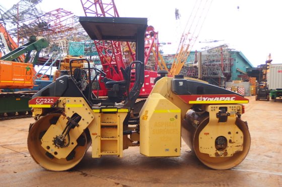 DYNAPAC VIBRATORY TANDEM DRUM ROLLER CC222HF - in Singapore