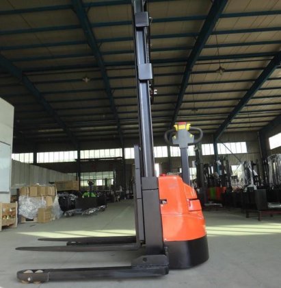 3000lbs Electric Straddle Pallet Stacker in Hangzhou, Zhejiang, China