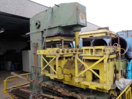 Moulding machine HWS, type HSP 2 in Amel, Belgium