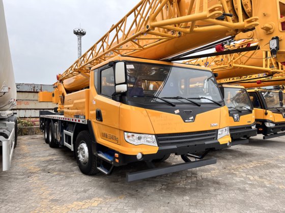 Chinese Crane Truck 30 Ton Truck Crane Machines For Construction ...