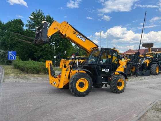 JCB 540-170 in Łochów, Masovian, Poland