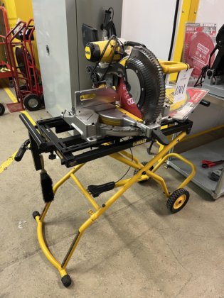 DeWalt DWS716 12" Compound Miter Saw in Troy, MI, USA