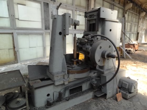 1953 Peripheral milling machine ZFWZ 1000/10 WMW in Siennica, Poland