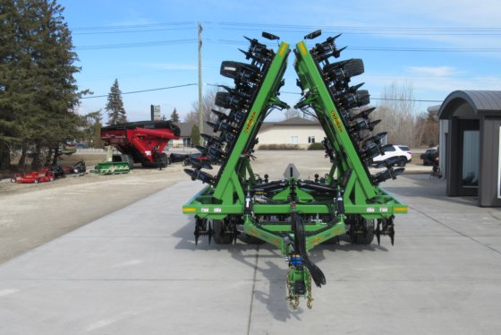2022 Mandako Vertical Tillage Storm – 33 ft. in Rosenort, Manitoba, Canada