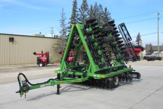 2022 Mandako Vertical Tillage Storm – 33 ft. in Rosenort, Manitoba, Canada