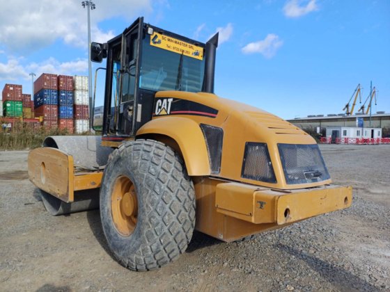 2004 CAT CS 573 E in Saint-Denis, France