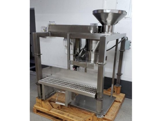 Quadro Mill Quadro comil model 196s #6273 in Montreal, Quebec, Canada