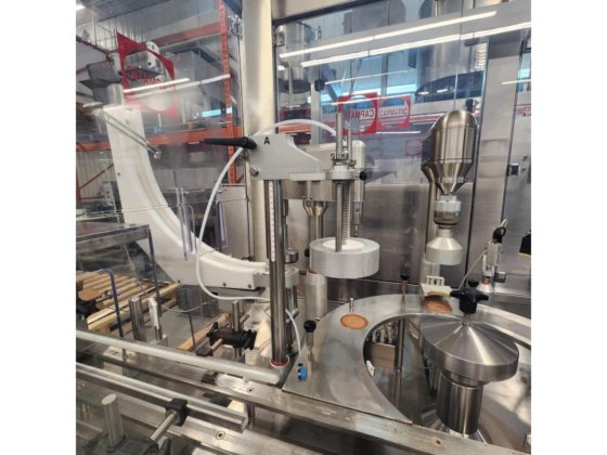 2018 Capmatic Capper model alpha cl #2516 in Montreal, Quebec, Canada