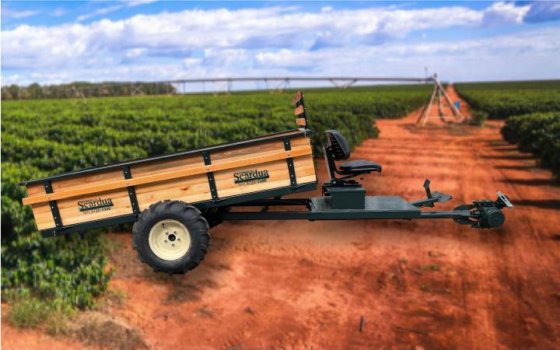 Tipper tractor trailer in Itarana, Espírito Santo, Brazil