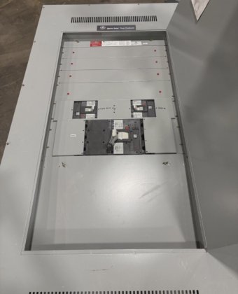GE SPECTRA SERIES 1200AMP MAIN POWER PANELBOARD w/ (2) 600AMP BREAKERS ...
