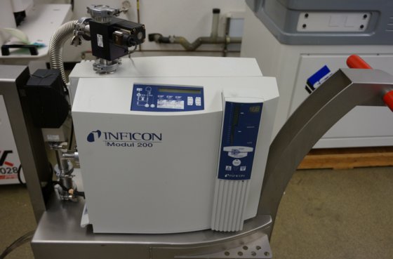 Inficon UL200 dry Leak Detector with stainless clean room cart and ...