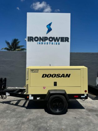 2012 Doosan 375 CFM Towable diesel Air Compressor in Hialeah, FL, USA