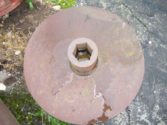 Continuous flight augers Driving- / adapter plate for rotary head in ...