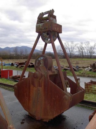 Clamshell buckets with attached teeth in Bollschweil, Germany