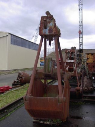 Clamshell buckets with attached teeth in Bollschweil, Germany