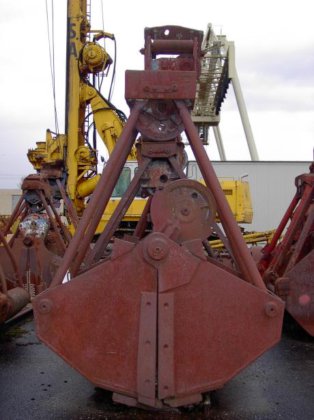 Clamshell buckets with attached teeth in Bollschweil, Germany