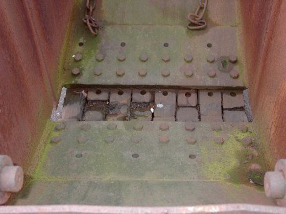 Clamshell buckets with attached teeth in Bollschweil, Germany