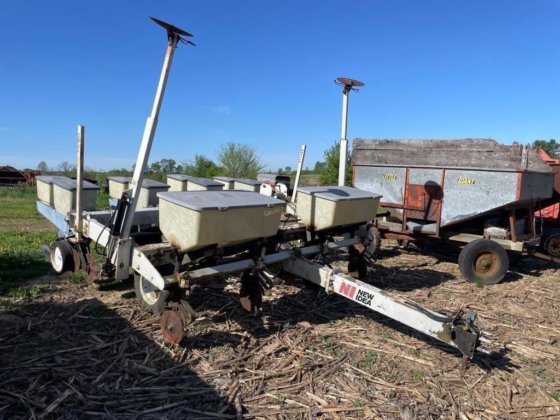 New Idea 4 Row Wide Corn Planter in Hill Point, WI, USA